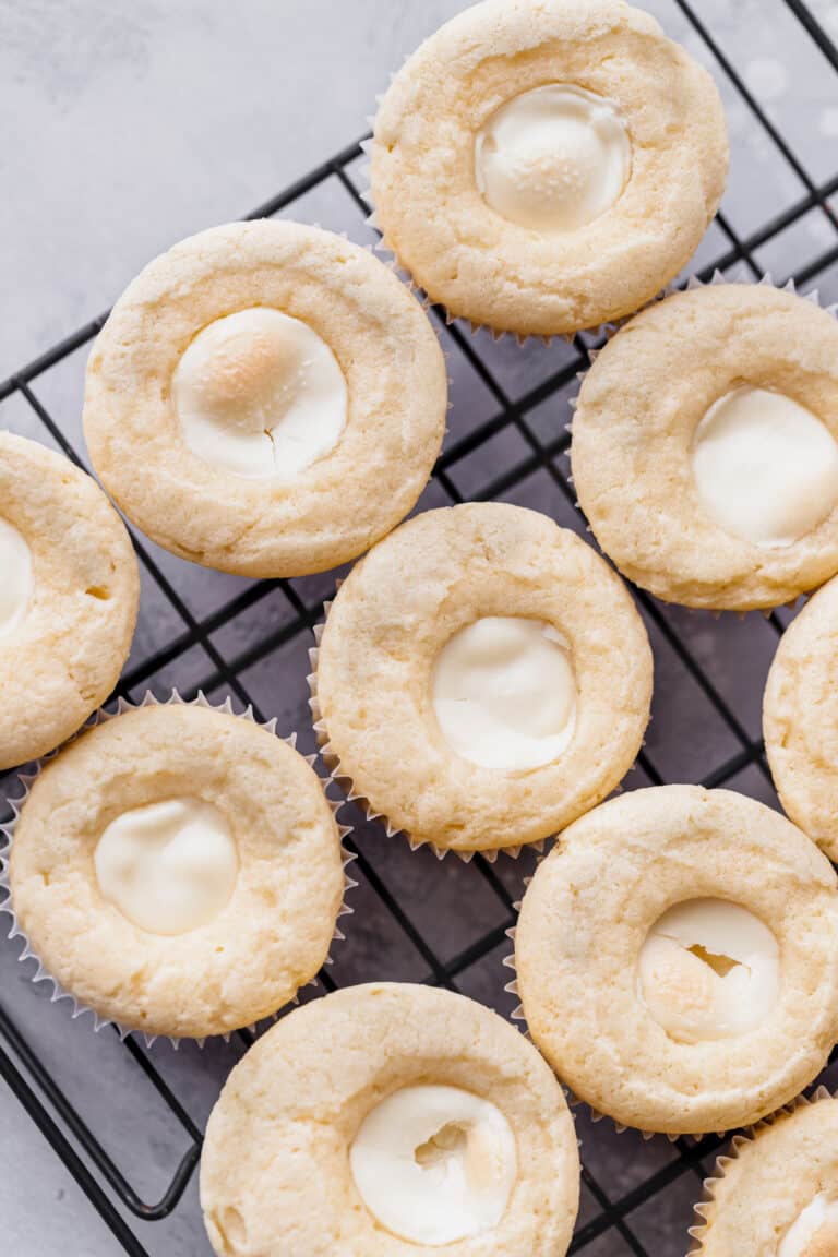 White Chocolate Cupcakes - Stephanie's Sweet Treats